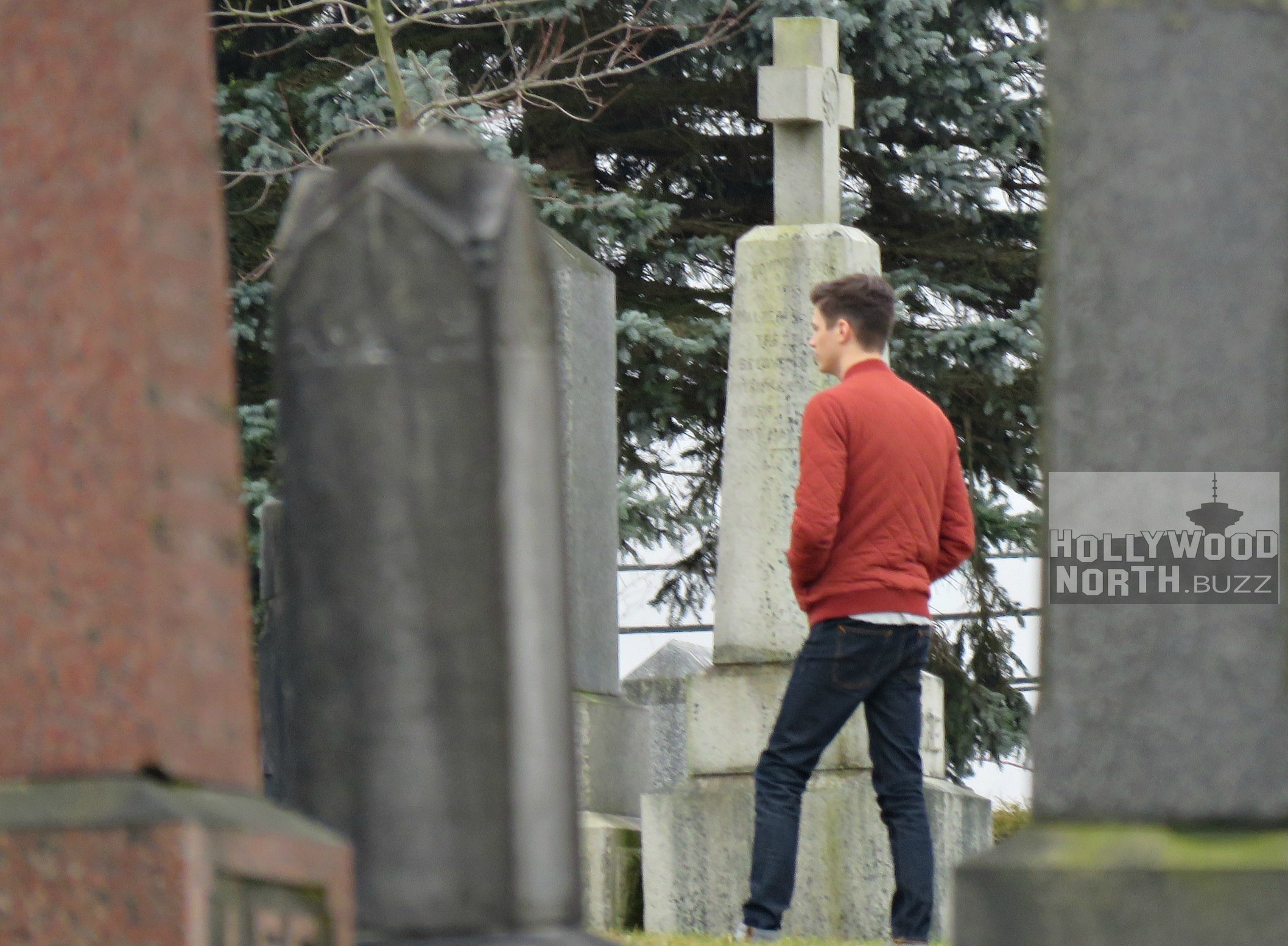 SHOOT: THE FLASH's Barry Allen (Grant Gustin) at a Cemetery in the ...