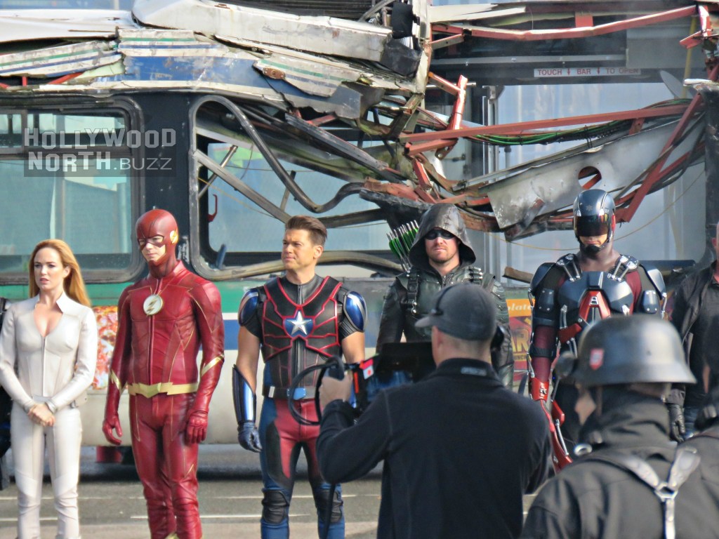 DC CROSSOVER: Team SUPERGIRL, ARROW, THE FLASH and LEGENDS OF TOMORROW ...