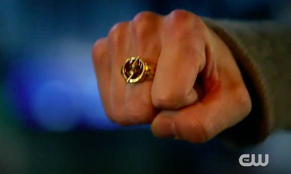 COMIC CON: Barry Allen (Grant Gustin) Gets His Flash Ring in THE FLASH ...