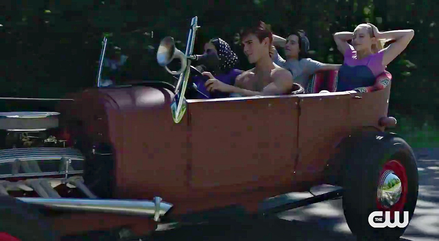 COMIC CON: RIVERDALE Season 3 Teaser With Archie and the Gang in the Jalopy