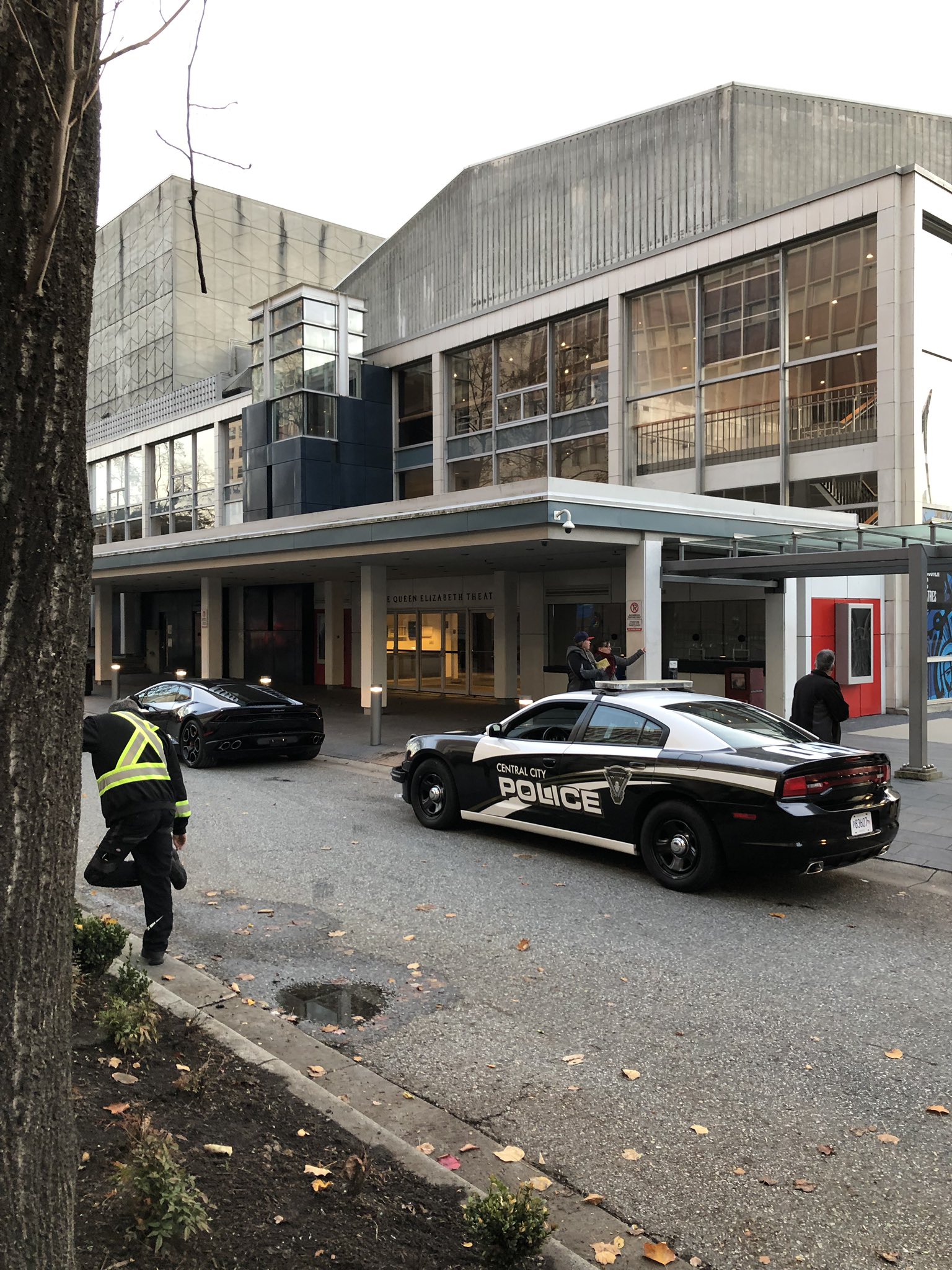 SEASON 5: THE FLASH & the Furious -- Scarlet Speedster (Grant Gustin ...