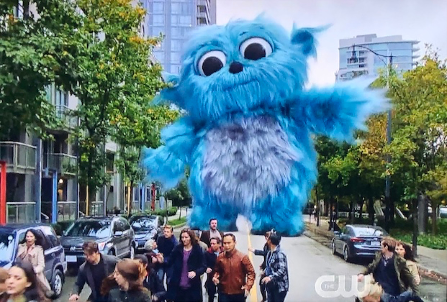 CROSSOVER: Beebo vs The Flash, Supergirl, ATOM & Heatwave on CRISIS ON ...