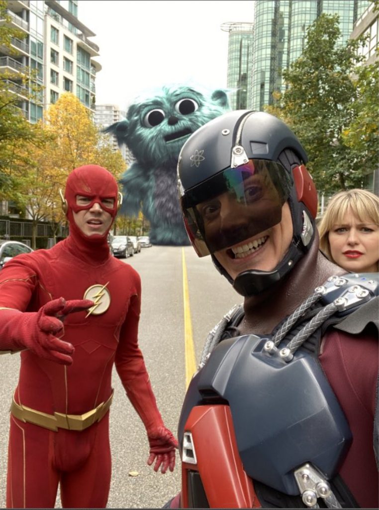 CROSSOVER: Beebo vs The Flash, Supergirl, ATOM & Heatwave on CRISIS ON ...