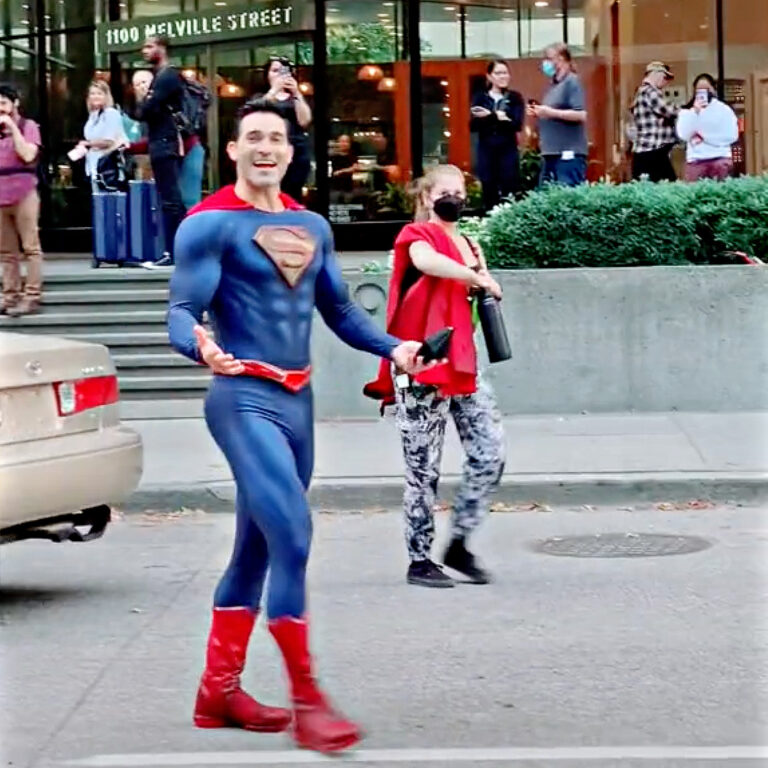Tyler Hoechlin's SUPERMAN in Downtown Vancouver Goes Viral on TikTok ...